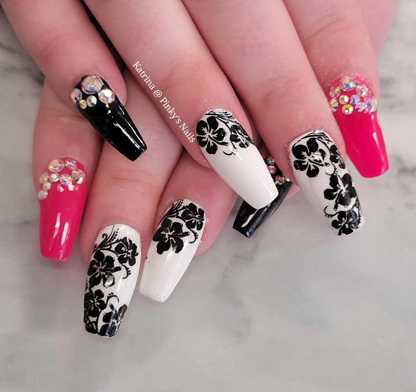 Pinky's nails store